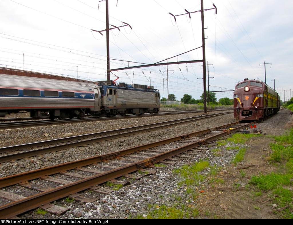 AMTK 934 and PRR 5711